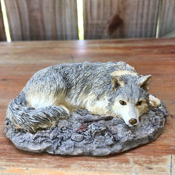 Westland | Accents | Vintage Westland Gray Wolf Laying In Leaves ...